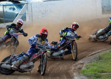 GLADIATORS EDGE NARROW WIN – British Speedway Official Website